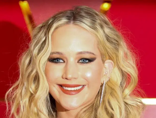 🦷 Jennifers Lawrence Tänder Före och Efter
