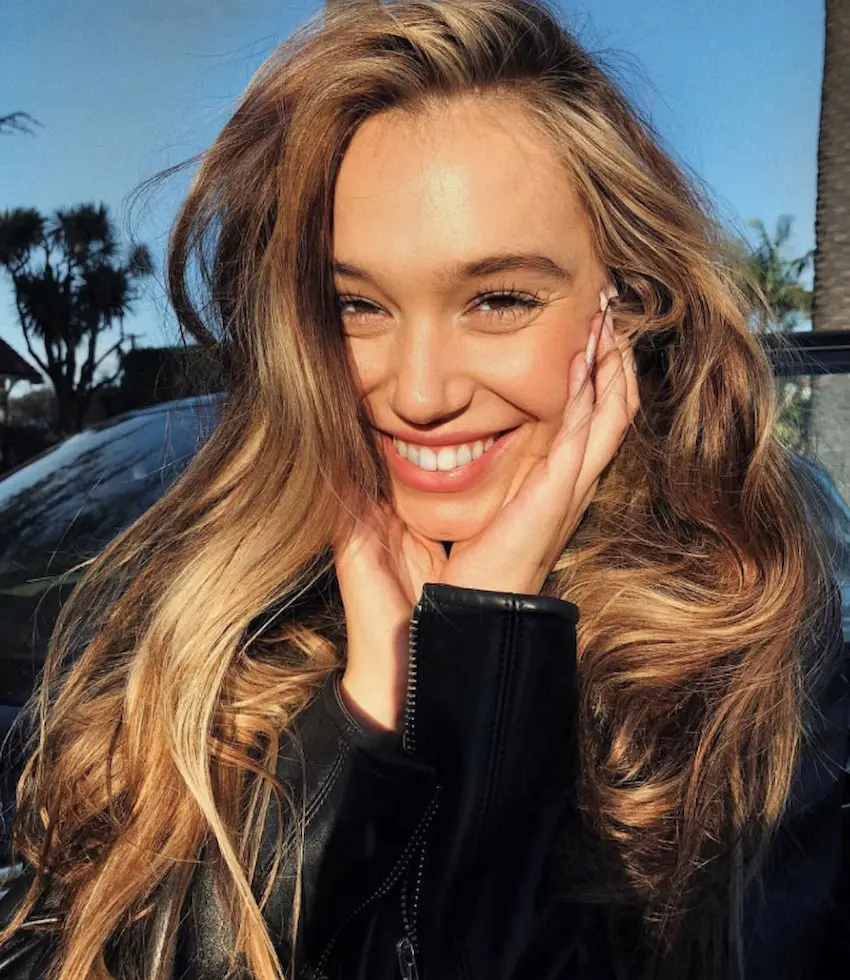 Przemiana zębów Alexis Ren na przestrzeni lat