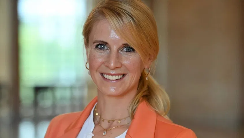 Jessica von Bredow-Werndl: Zähne (Alt/Neu): Vorher und Nachher | Lema ...