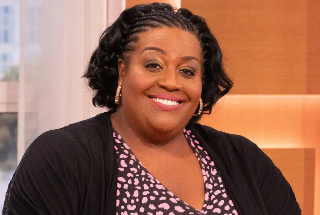 Alison Hammond's Teeth Transformation Per Jaukais Metais