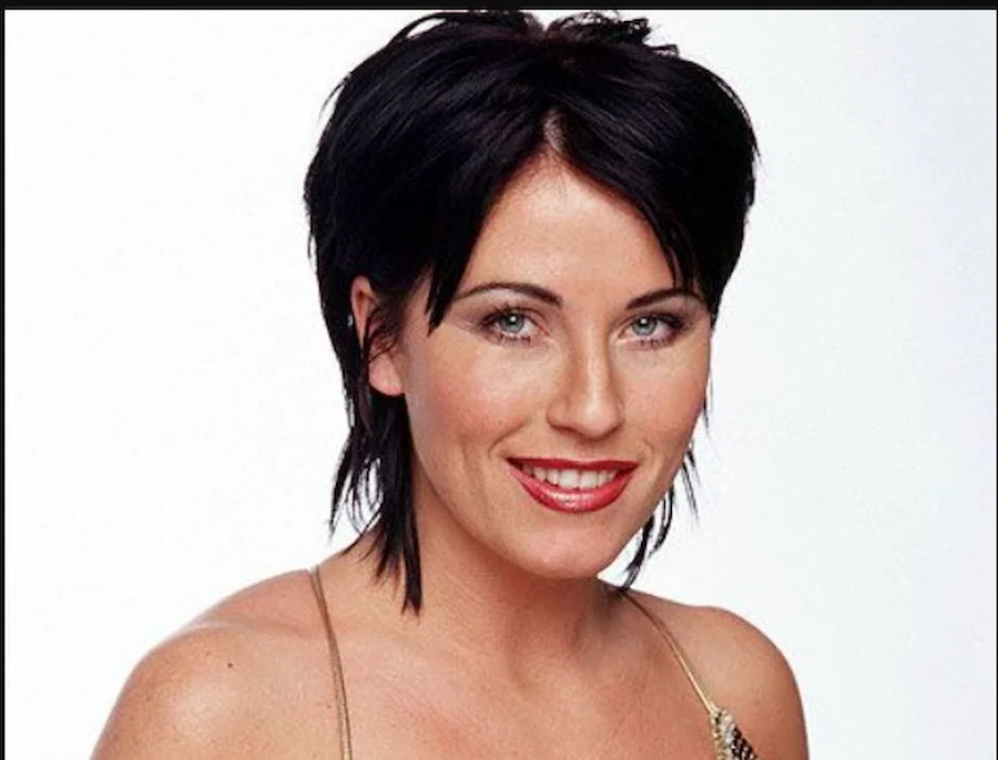 🎭 Jessie Wallace Teeth (Old/New): Before and Afters! | LEMA