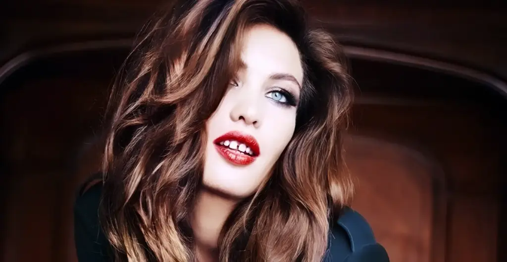 Est-ce qu'Aomi Muyock a fait réparer ses dents | Lema Dental Clinic