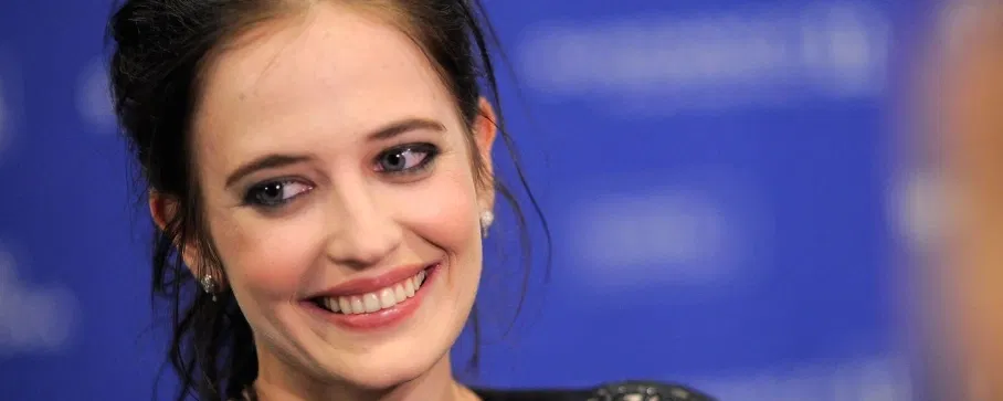 Eva Green’s Tandläkarförändring: Före och Efter