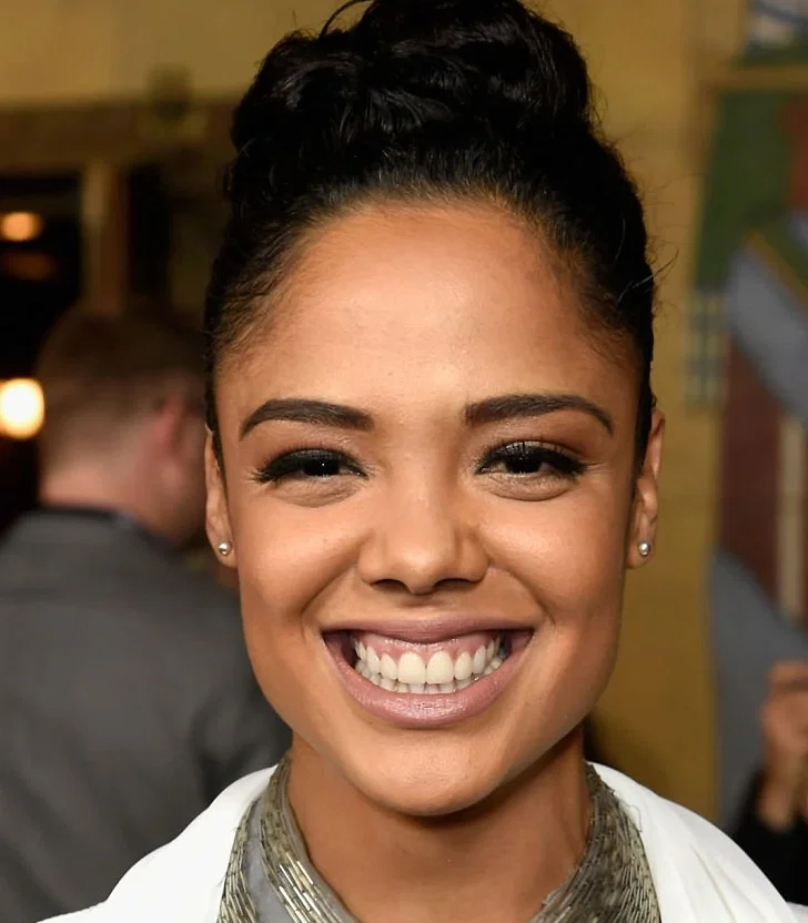 Tessa Thompson: Una sonrisa tan poderosa como Valquiria | Lema Dental ...