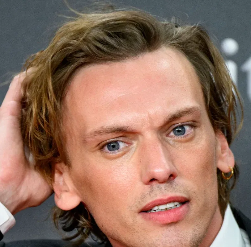 Stranger Things Yıldızı Jamie Campbell Bower'ın Yeni Dişleri | Lema ...