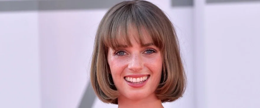 Maya Hawke's Teeth Over the Years: From Dull to Dazzling | LEMA