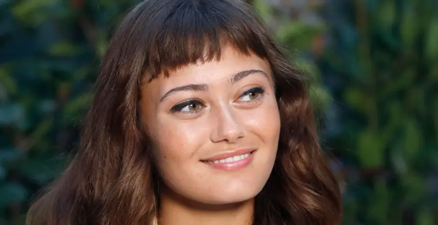 Ella Purnell’s Smile Transformation: Before and After Teeth Now | LEMA