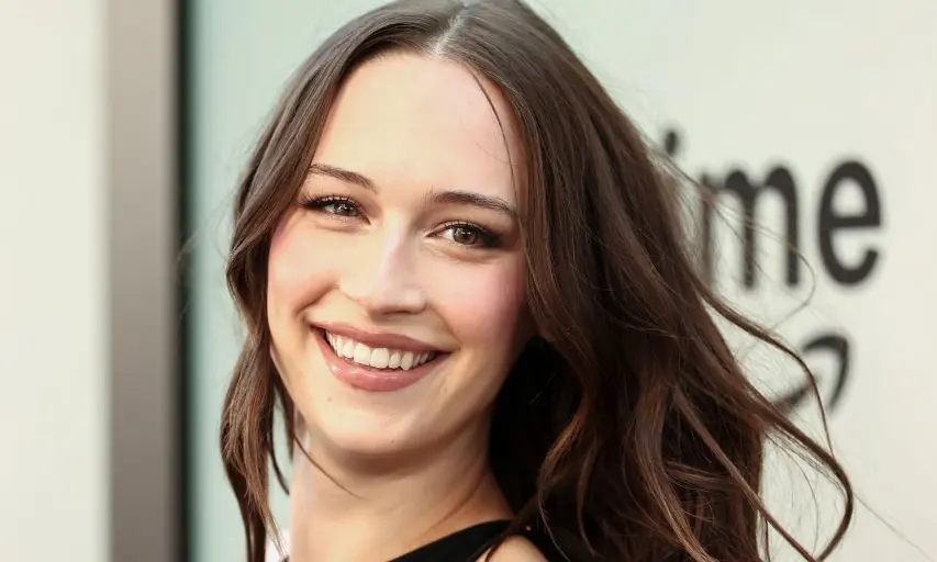 Elsie Hewitt Tanden: Heeft ze een Hollywood Smile gekregen?