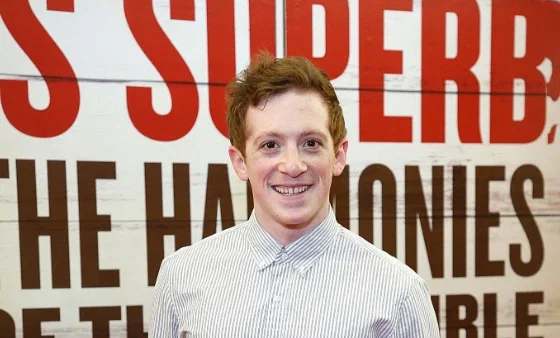 Comment le sourire d'Ethan Slater a évolué au fil des années | Lema ...