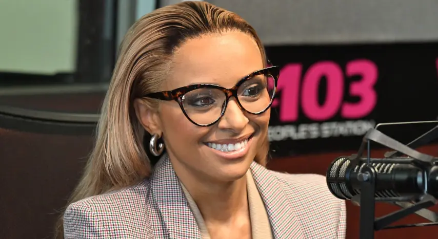 Kat Graham zobu balinošas ceļojums: pirms un pēc